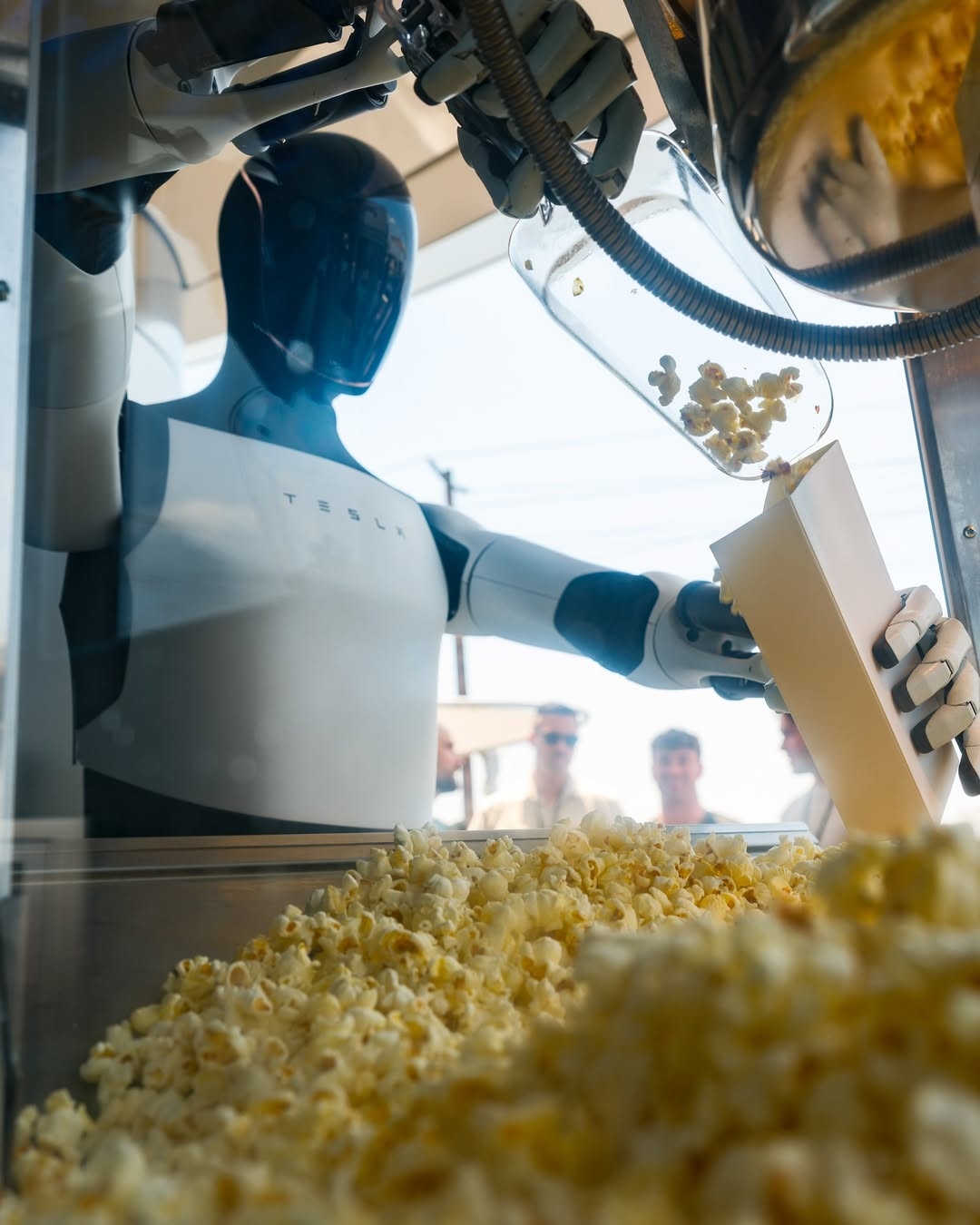 全球首間「Tesla Diner特斯拉餐廳」洛杉磯！打造未來感美式空間